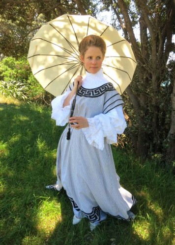 The 1905 Greek Key dress - a look at the details - The Dreamstress