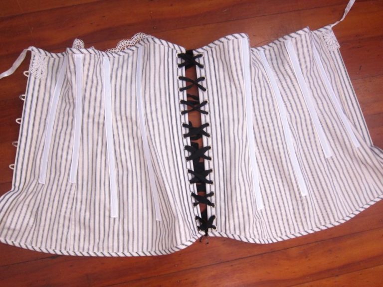 The Black & White 1916 corset - The Dreamstress