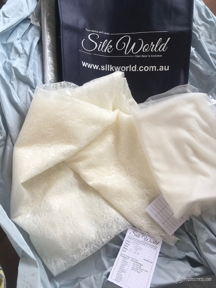 Making Engageantes from scalloped lace - The Dreamstress