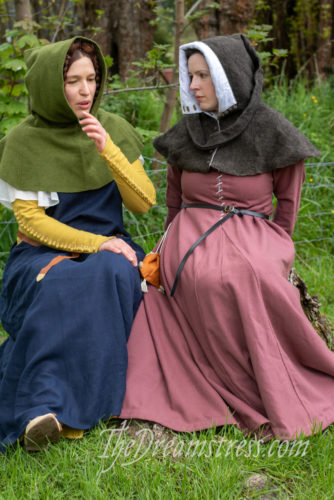 Making a 1360s Medieval gown - The Dreamstress