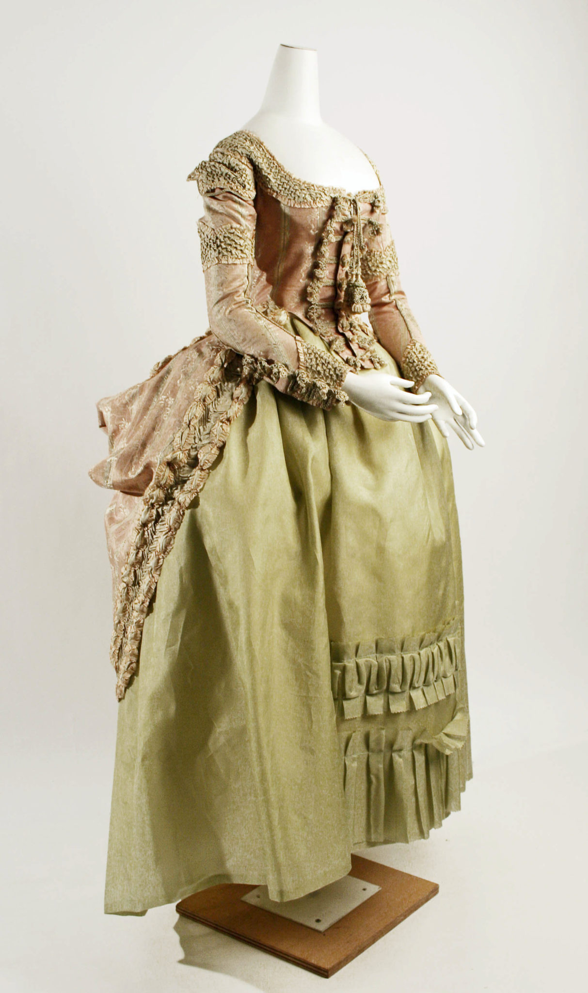 Horizontal or vertical? Striped sleeves on 1770s-1790s gowns & jackets ...