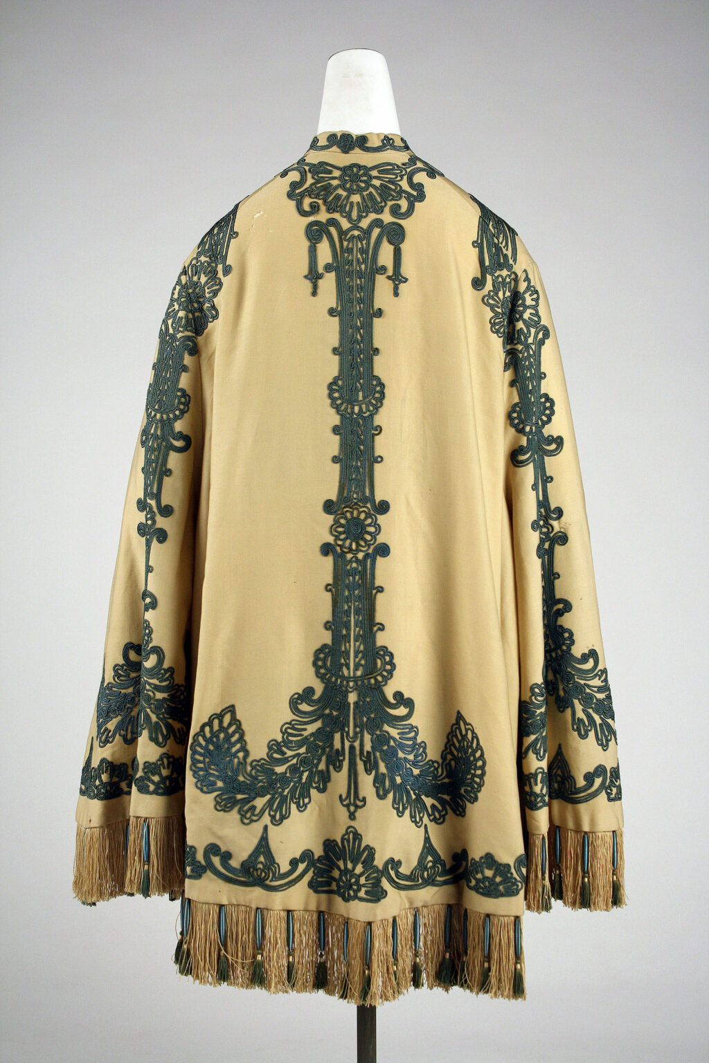 Terminology: What is a Dolman? (the Victorian kind) - The Dreamstress