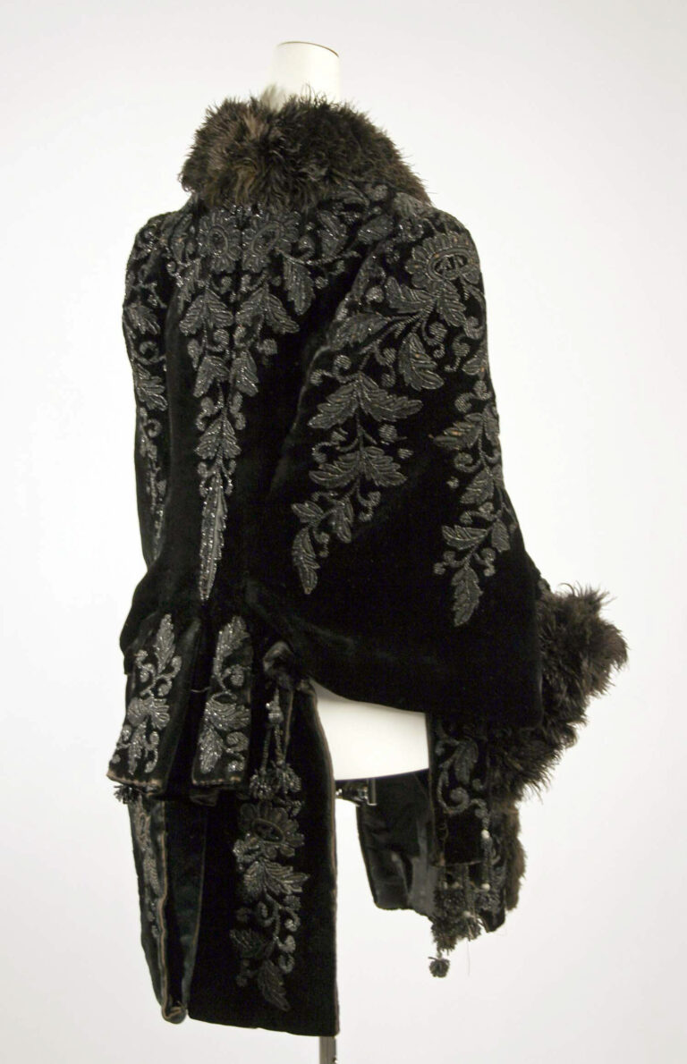 Terminology: What is a Dolman? (the Victorian kind) - The Dreamstress